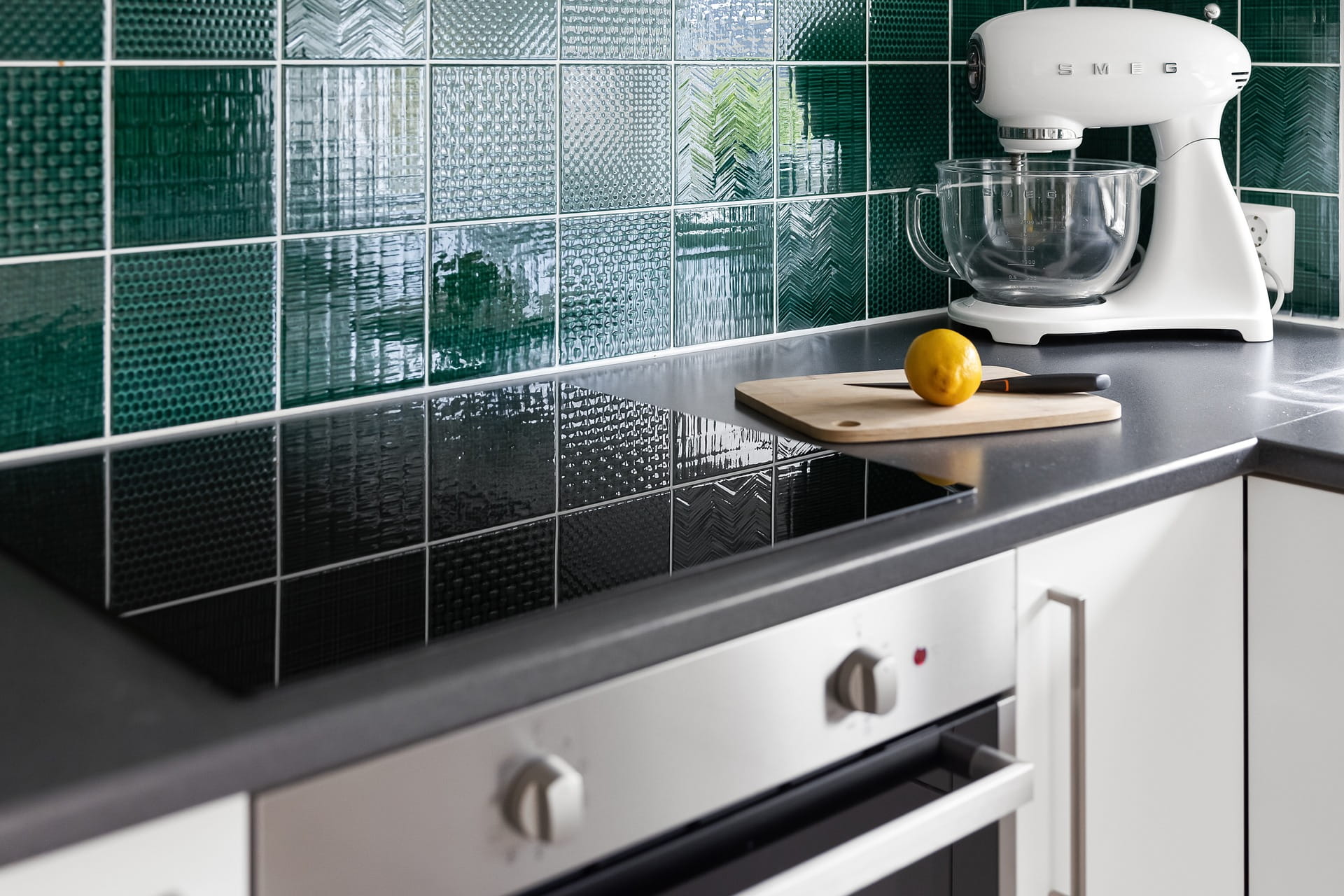 Toughened Glass Splashbacks vs Tiles: Pros & Cons - UKO Glass